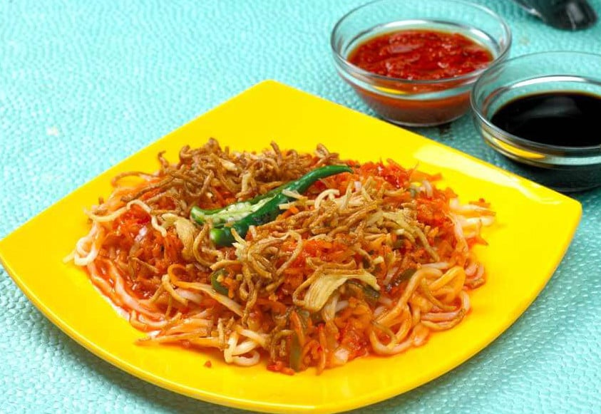 चायनीज़ कॉर्नर: वेज ट्रिपल राइस (Chinese Corner: Veg Triple Rice)