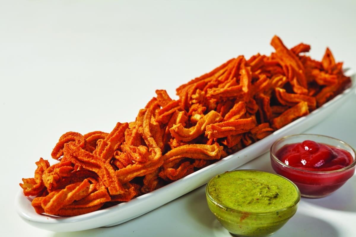 क्रिस्पी स्नैक्स: शेज़वान स्टिक्स (Crispy Snacks: Schezwan Sticks)