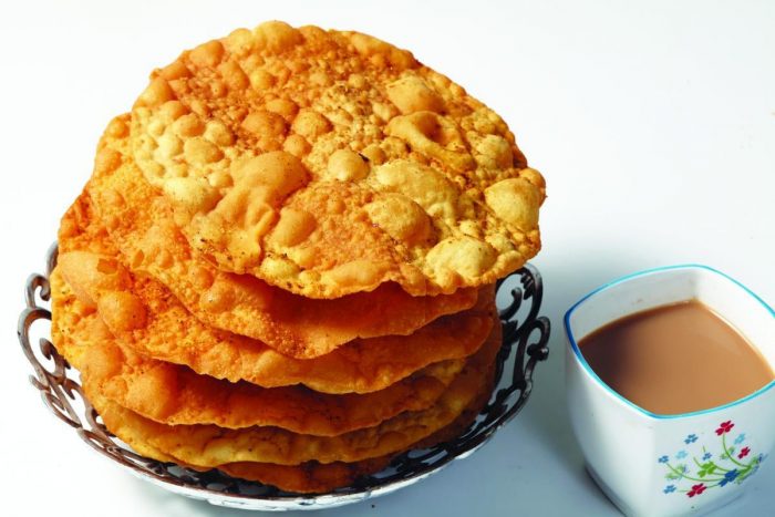 क्रिस्पी स्नैक्स: चोराफली फाफड़ा (Crispy Snacks: Chorafali Fafda)