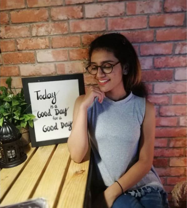 आंखों से मदहोश करनेवाली प्रिया प्रकाश वॉरियर की 10 अनदेखी तस्वीरें ...