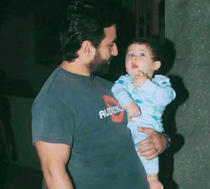 बहुत दिनों बाद सैफ को देख खुश हुए नन्हे तैमूर, पापा संग की खूब मस्ती ...