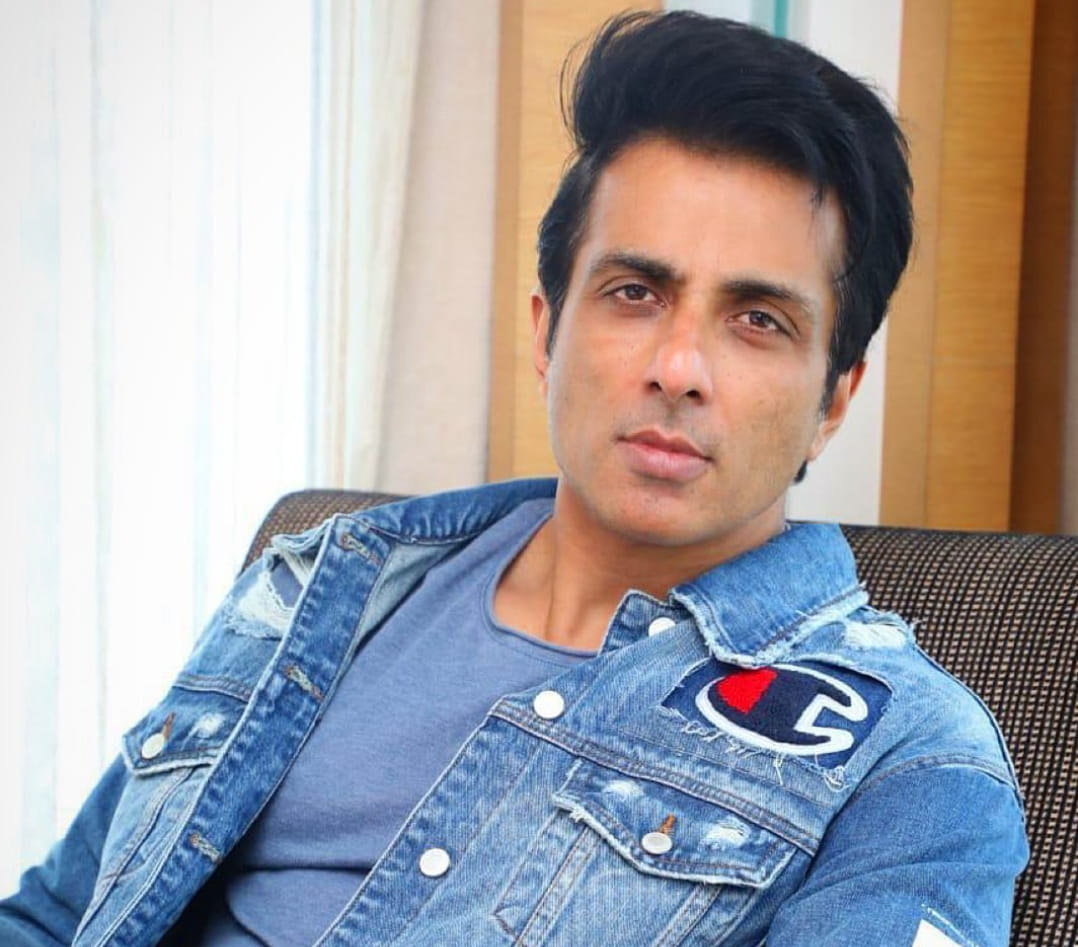 IAS के बाद अब सोनू सूद ने की CA की तैयारी कर रहे स्टूडेंट्स के लिए नई ...