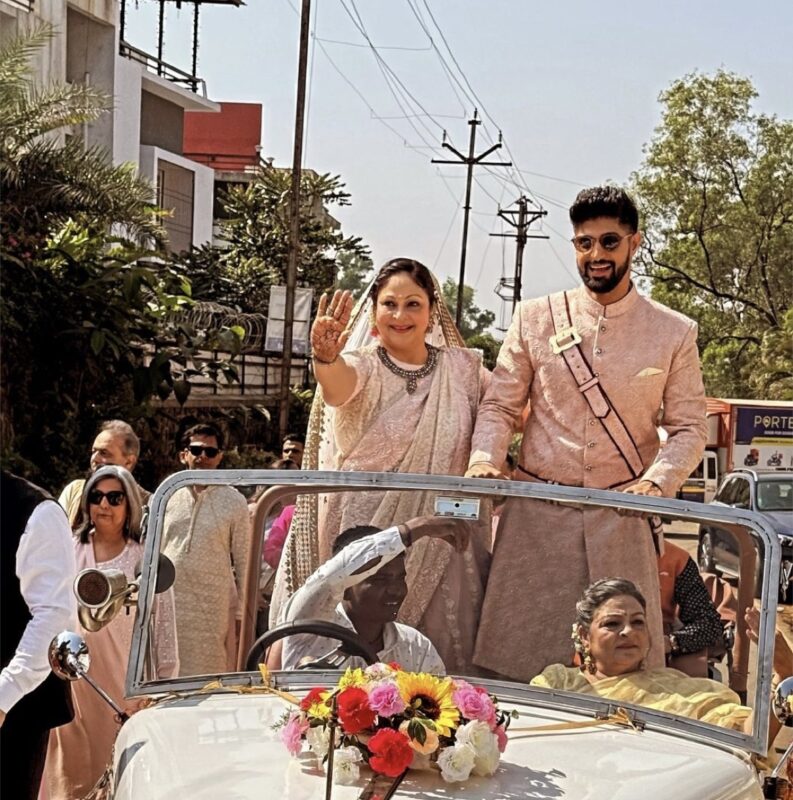 सिंगापुर में सगाई बहती शैंपेन और करोड़ों की लक्ज़री कार एक्टर और रति अग्निहोत्री के बेटे तनुज
